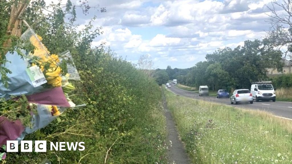 A10: One dead, one seriously hurt as two BMWs crash near Royston - BBC News