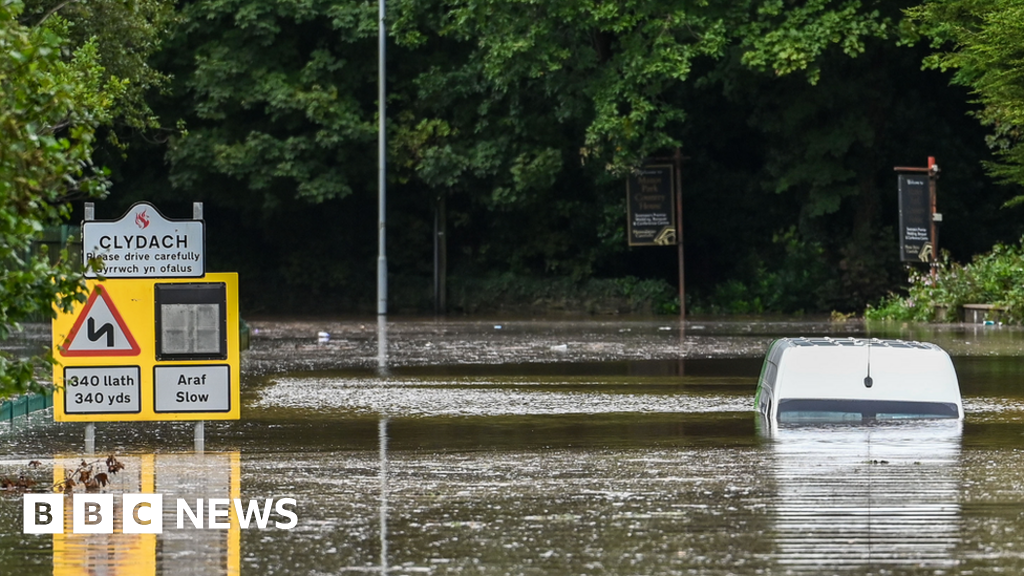 Flood warnings as rain leaves homes in Wales without power - BBC News