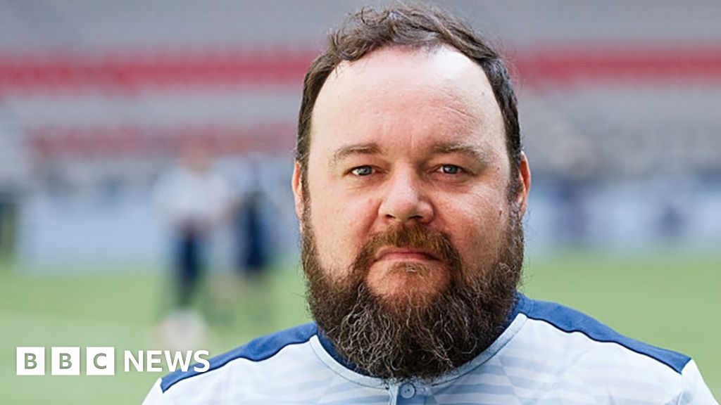 Tributes paid to Once Upon a Time star Chris Gauthier - BBC News