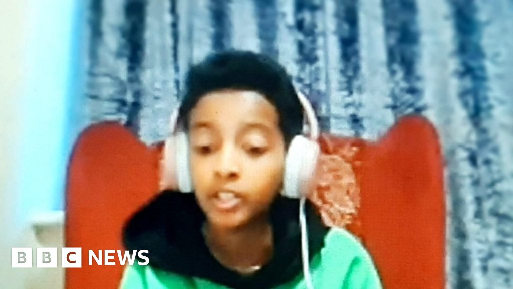 Boy, 11, faced 85-mile trip from Manchester to Birmingham school - BBC News