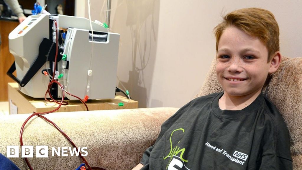 Leicester boy's nine-year wait for kidney transplant - BBC News