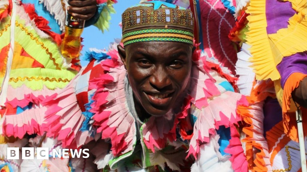 In pictures: Ghana's 'masquerade clubs' - BBC News