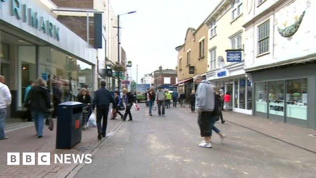 Man suffers head injury in Maidstone attack - BBC News
