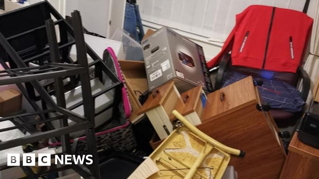 Woman, 70, tied up and sat on during raid in Hull - BBC News