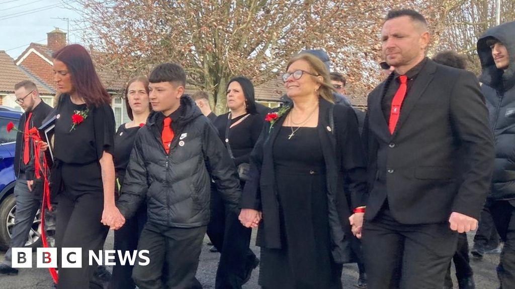 Owen Dunn: Funeral held for teenager killed in stabbing - BBC News