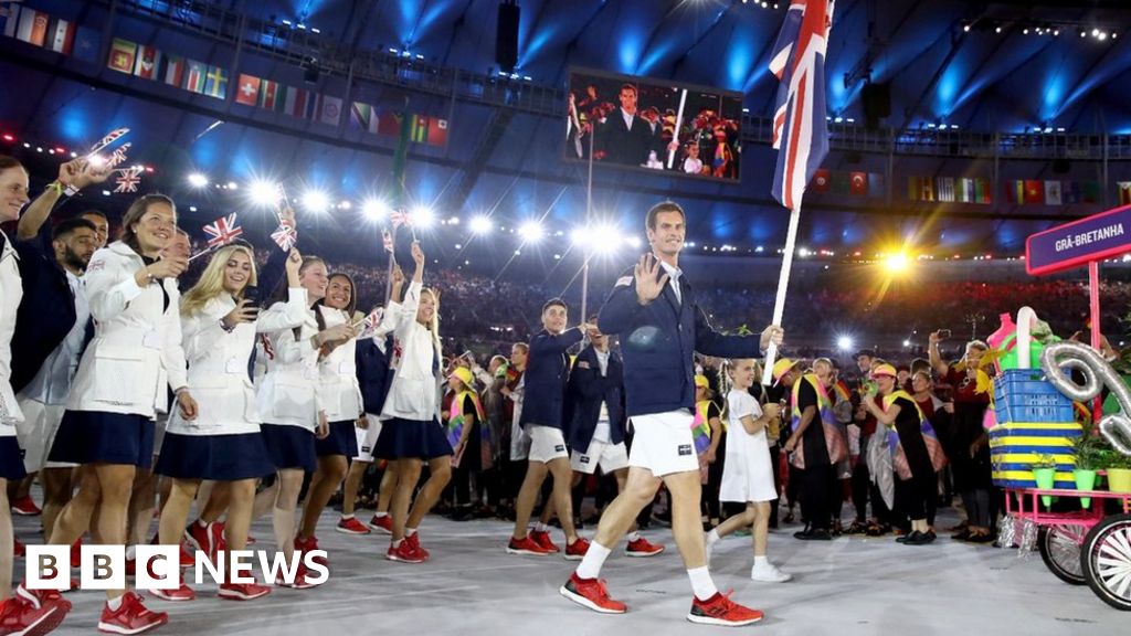 Andy Murray leads Team GB at Rio opening - BBC News