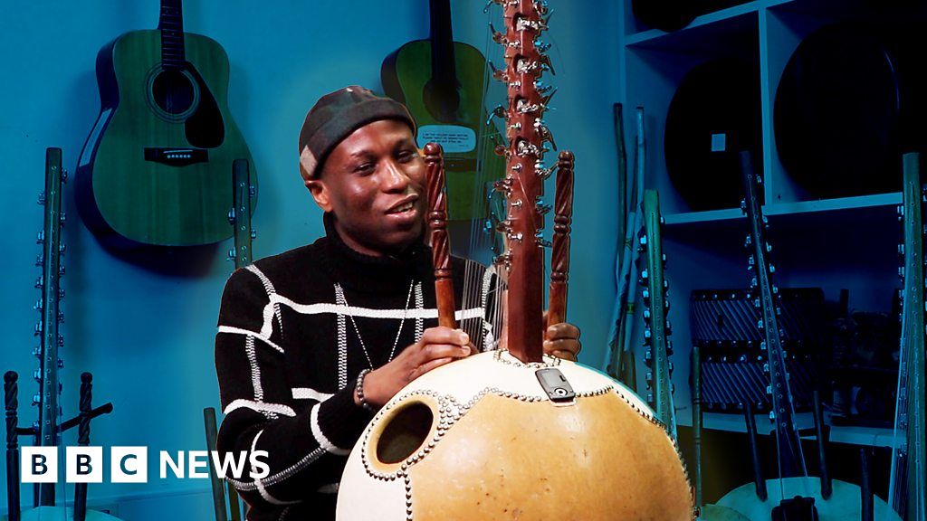 Kora: The 'sacred' instrument of storytellers - BBC News
