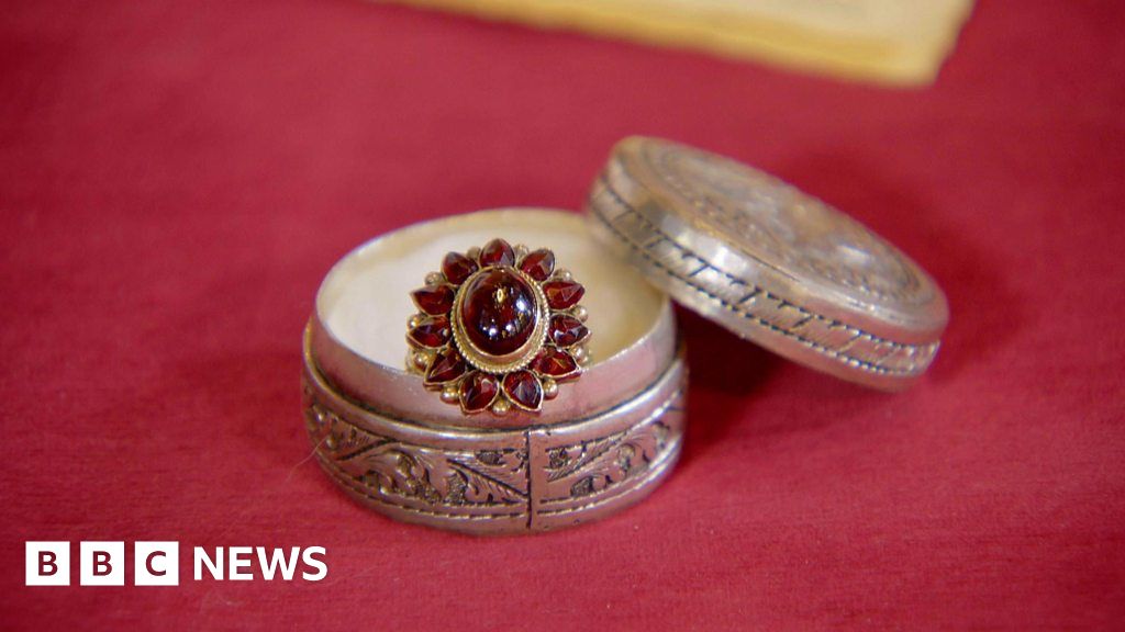 Ring reveals story of Auschwitz Scot Jane Haining - BBC News