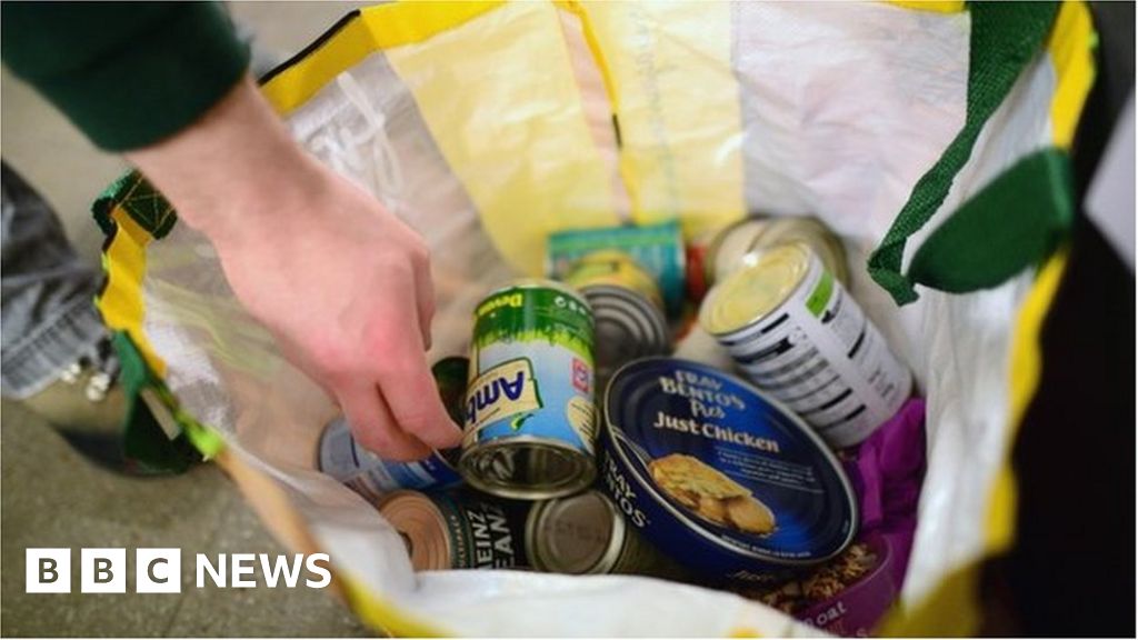 Tameside Hospital to open permanent food bank - BBC News