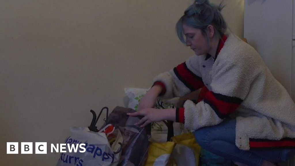 What it's like being young and homeless in Yorkshire? - BBC News