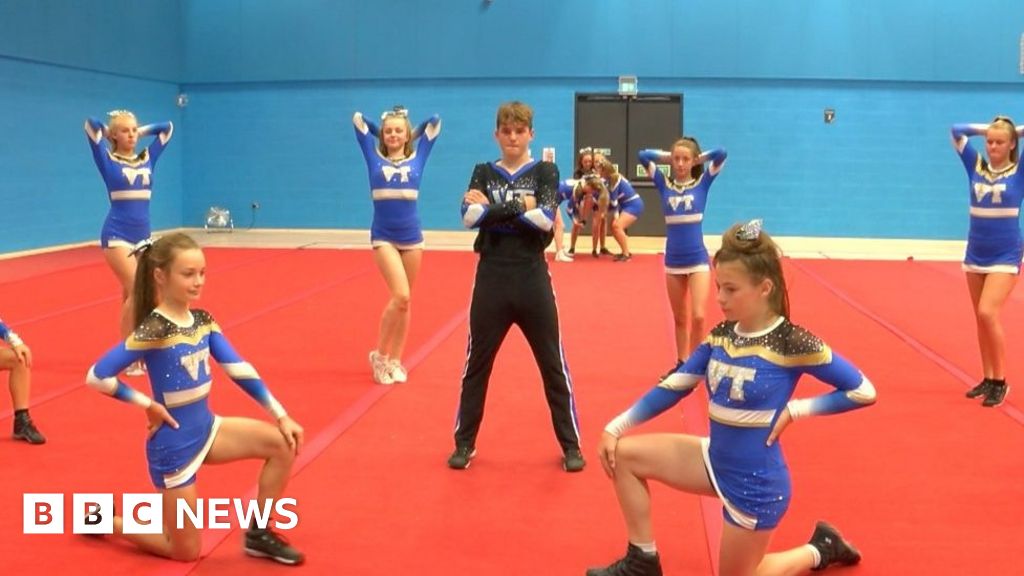 Male cheerleader: 'The buzz is like nothing else.' - BBC News