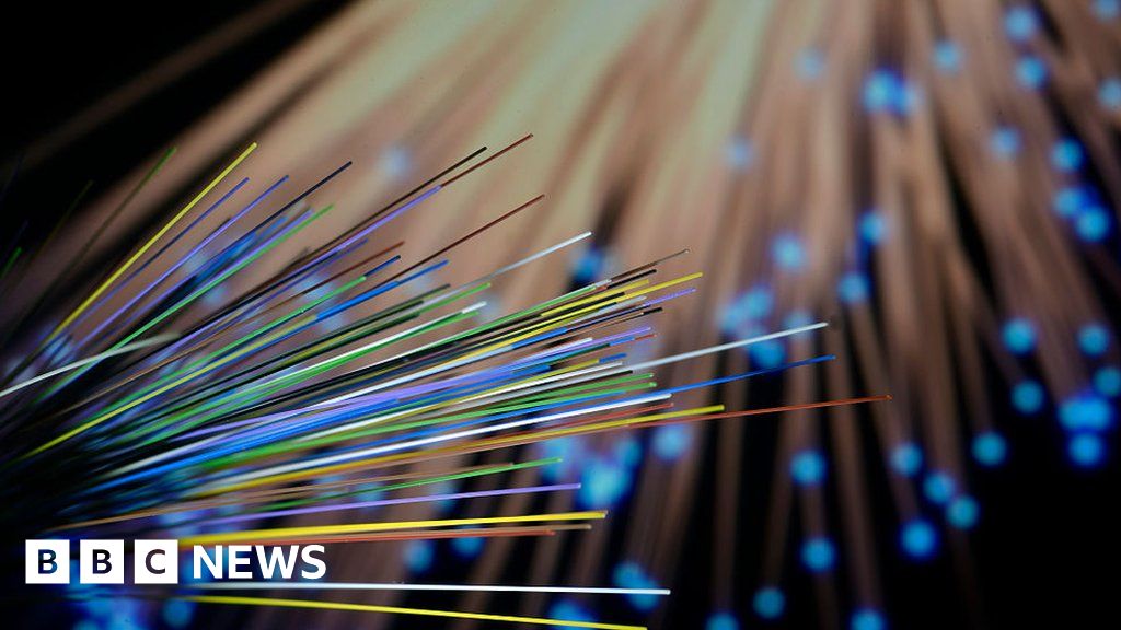 'Revolutionary' broadband network agreed for Suffolk - BBC News