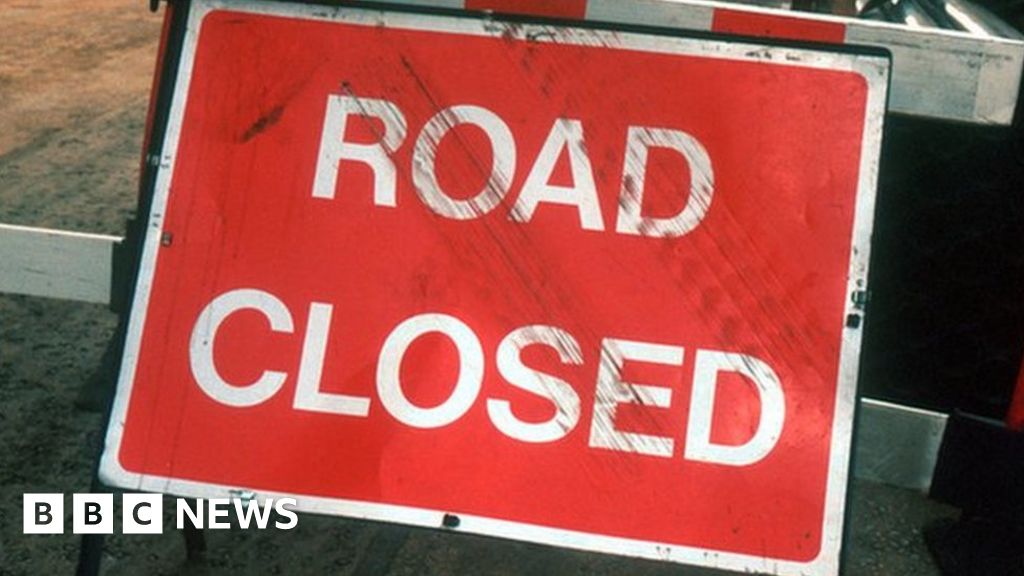Powys A479 Pengenffordd road shuts for landslip repair work - BBC News