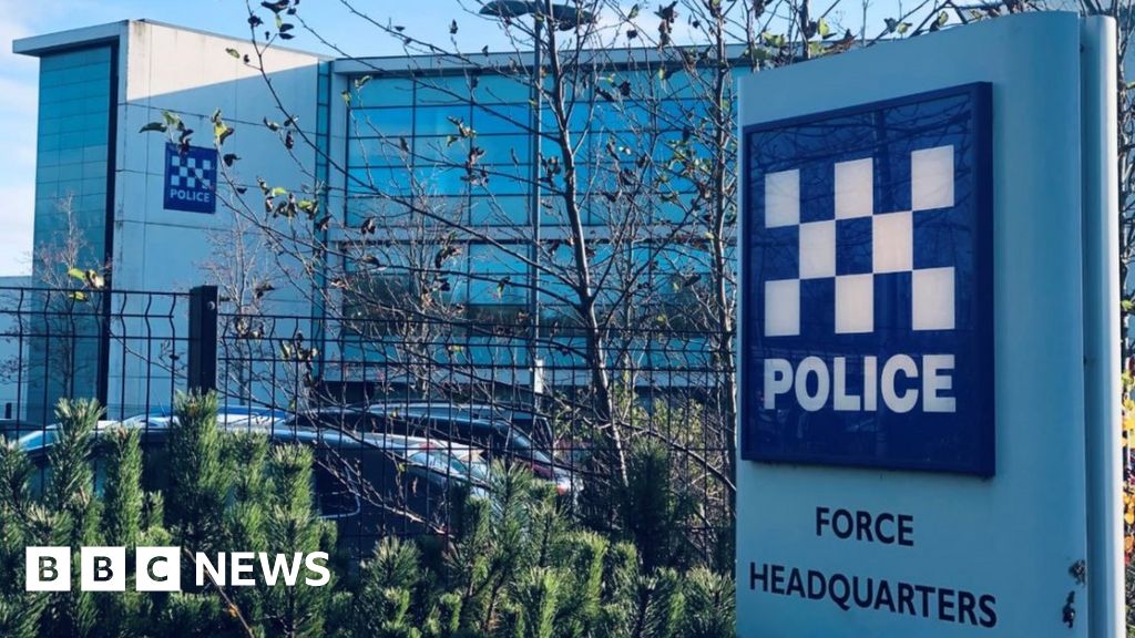 Blyth murder probe launched after fatal stabbing - BBC News