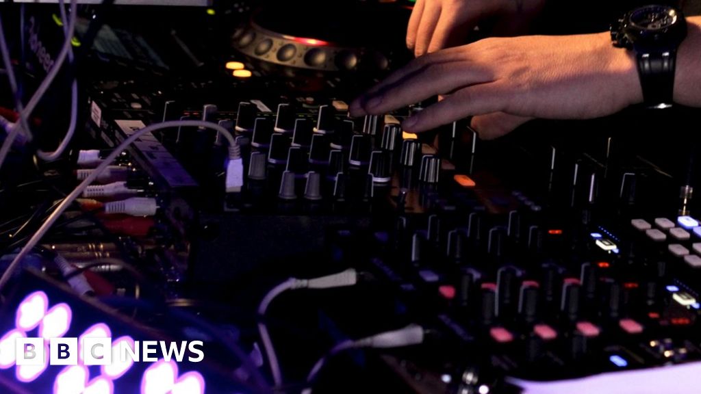 Tunisia nightclub closed after Muslim call to prayer dance remix - BBC News