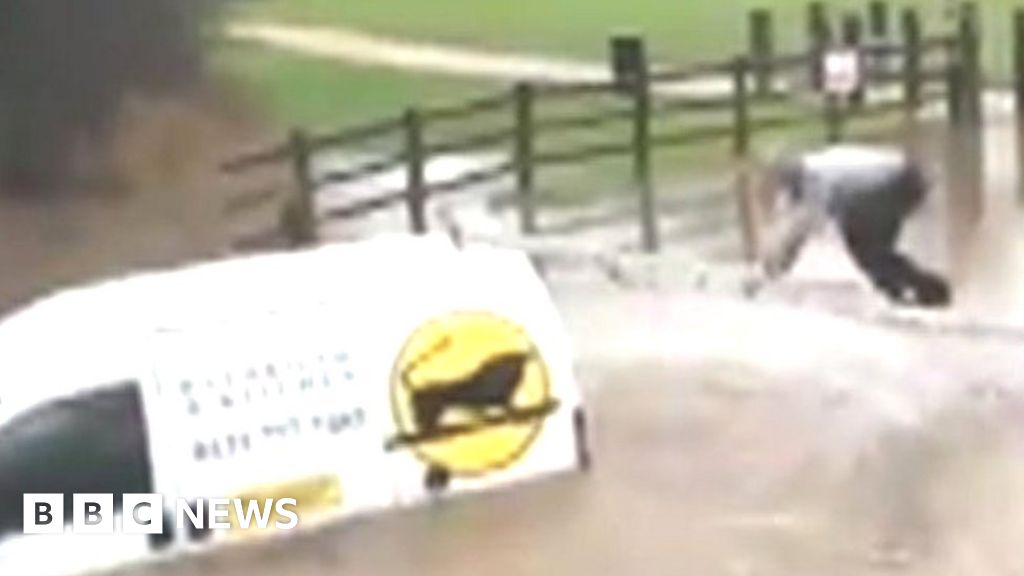 Man uses ladder to reach van stuck in Birmingham floods - BBC News
