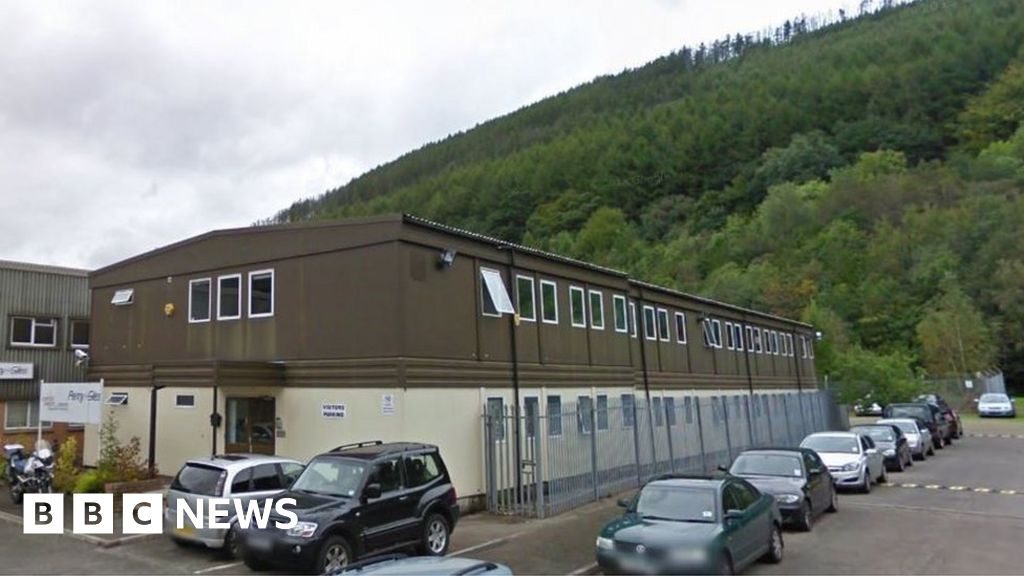 Penny & Giles factory in Cwmfelinfach to close in 2017 - BBC News