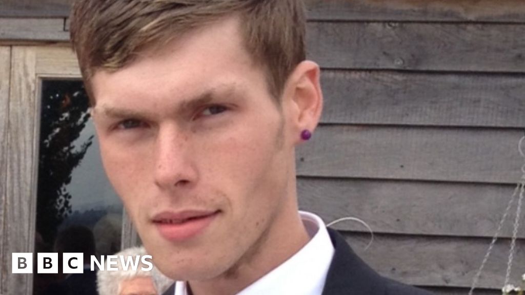 Minster man with eating disorder 'failed by NHS' before dying - BBC News