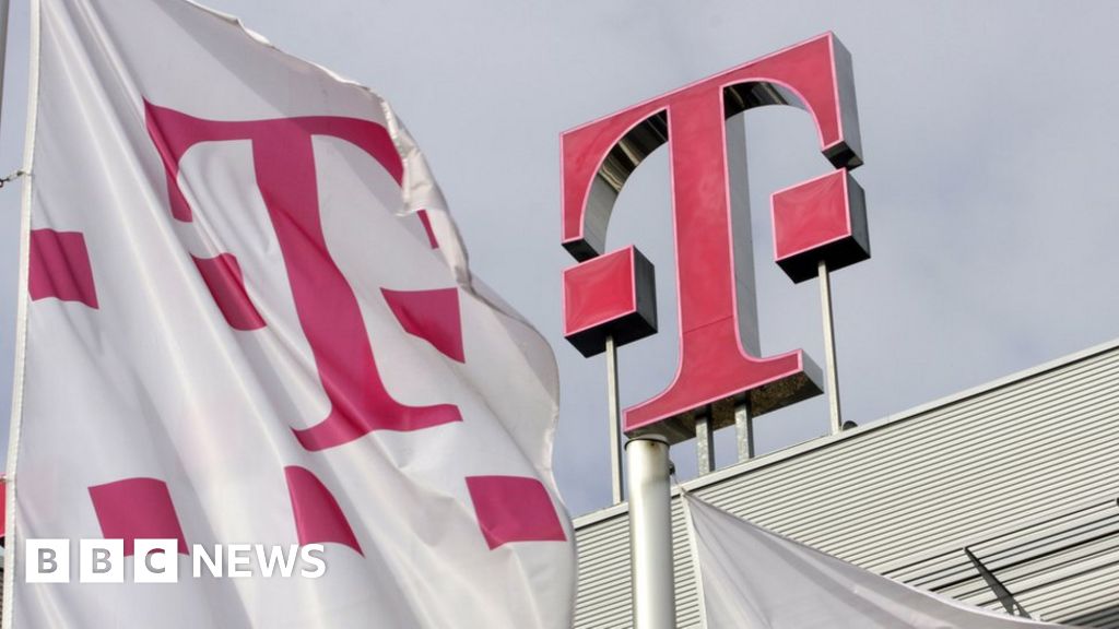 T-Mobile owner battles dataJAR over magenta logo - BBC News