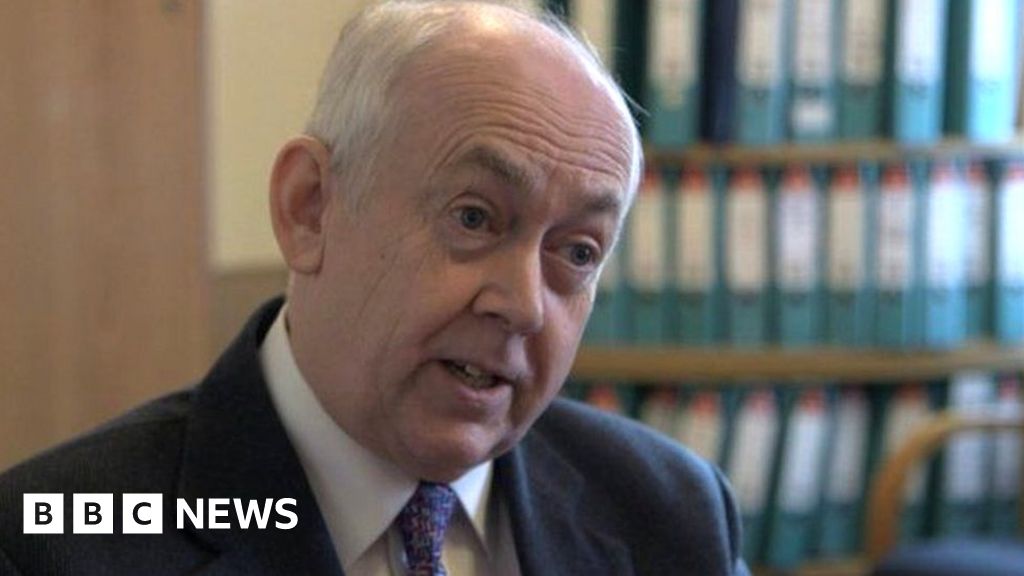 Labour at 'crucial point' in its history, Wayne David MP claims - BBC News