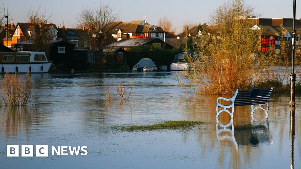 Plans unveiled to protect Reading and Caversham from flooding - BBC News