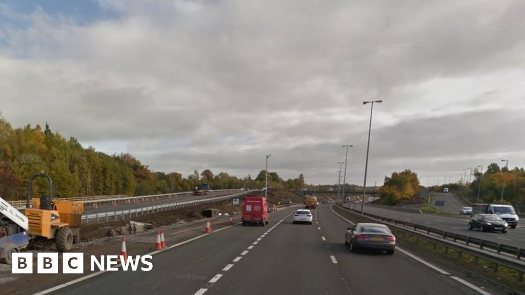 Lane restrictions to end on central Scotland motorways - BBC News