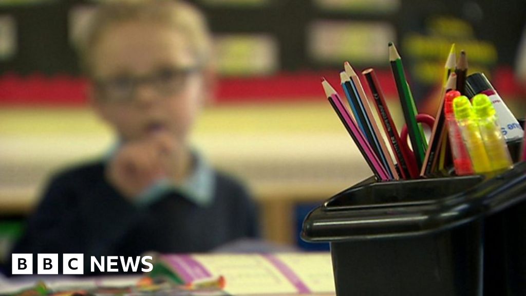 Estyn: Tonnau Primary, Neath 'looking for next challenge' - BBC News