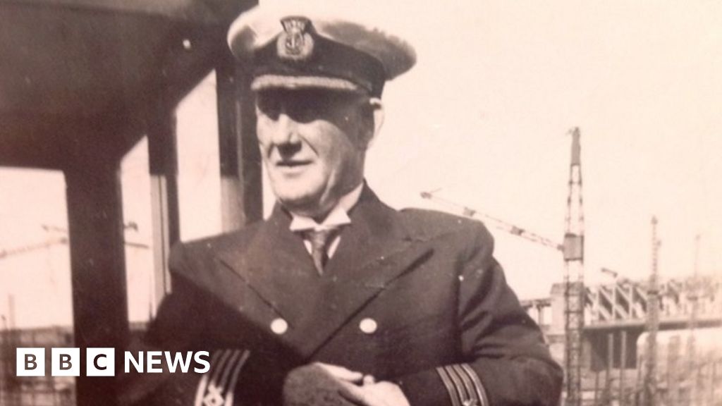 Posthumous award for WW2 captain from Lewis - BBC News