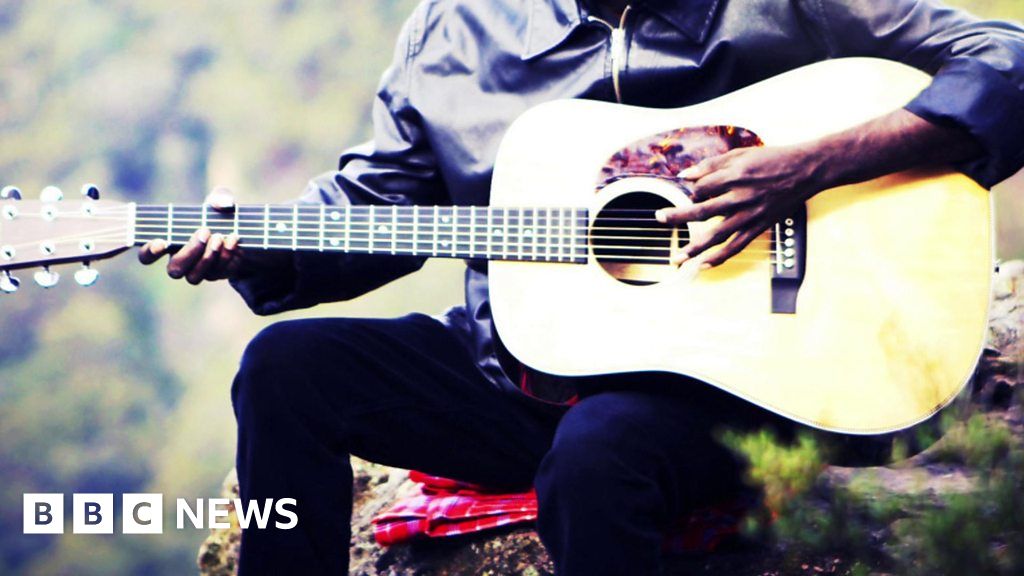 Australian indigenous singer Yunupingu dies aged 46