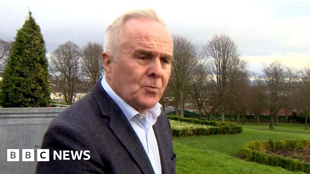 Sinn Féin MLA Raymond McCartney to step down from Stormont - BBC News