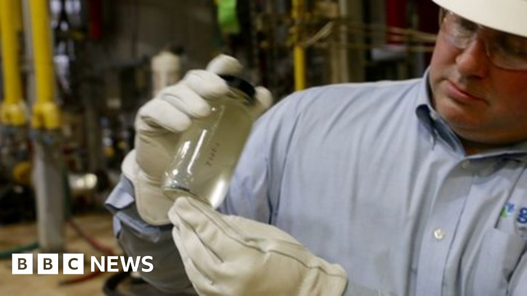 Is greener jet fuel the solution to airline CO2? - BBC News