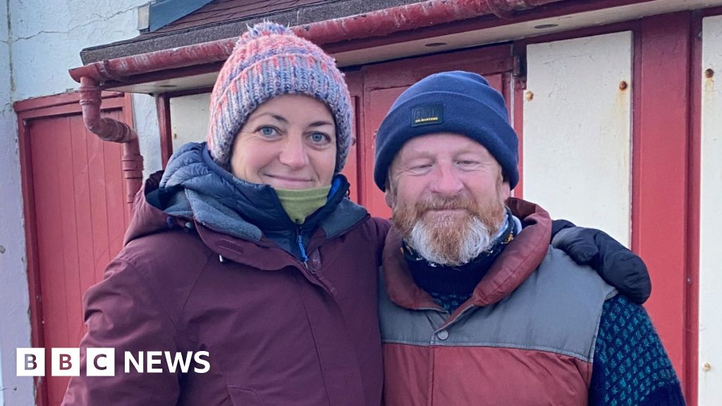 Award for Saltburn sea swimmer's guardian angel rescuer - BBC News