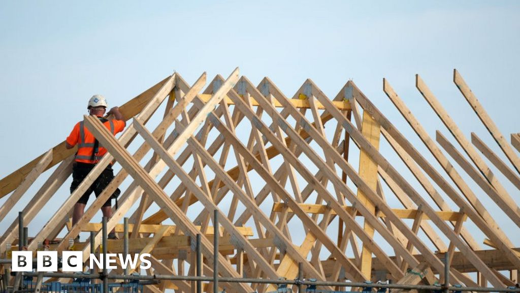 Dorset: New homes to be built in West Parley - BBC News