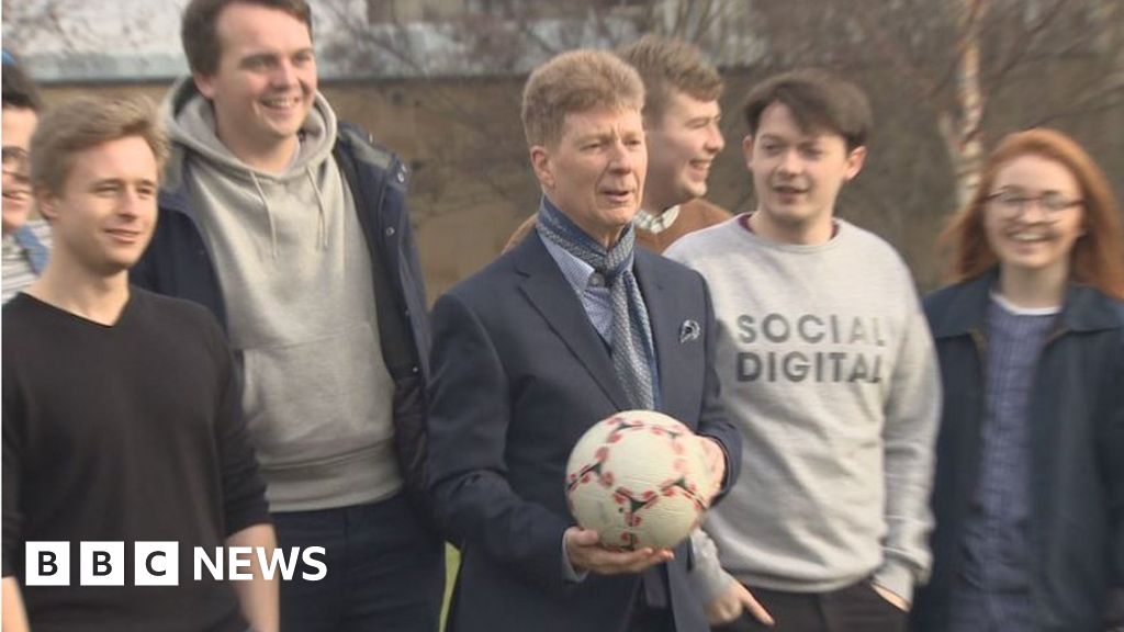 Jim Spence named as new Dundee University rector - BBC News