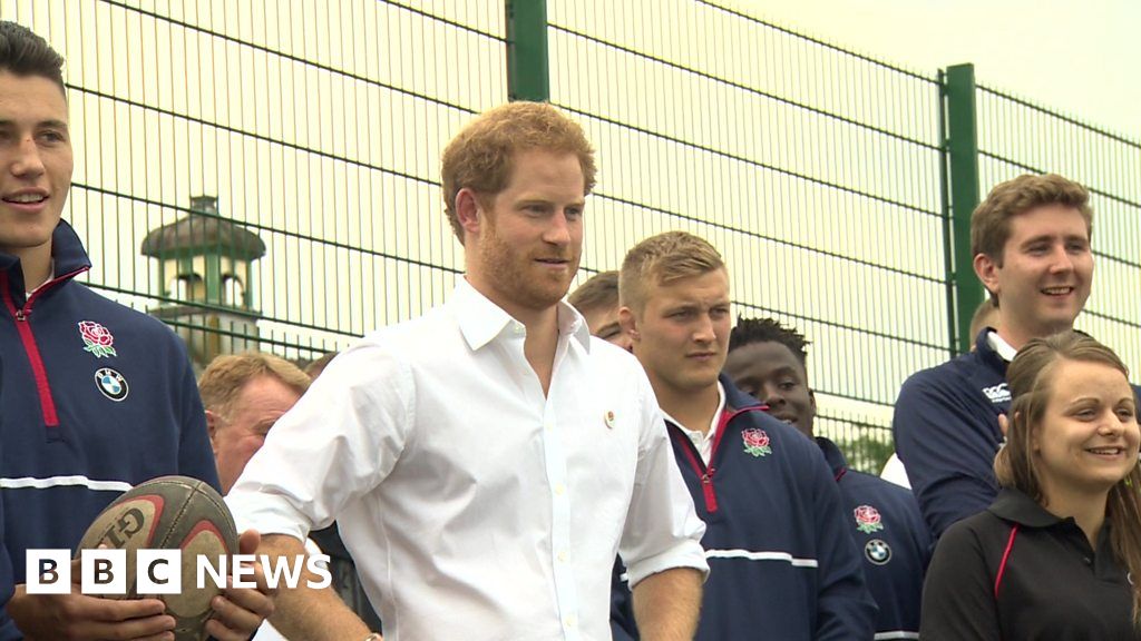 Prince visits Stockport to play rugby with youngsters - BBC News