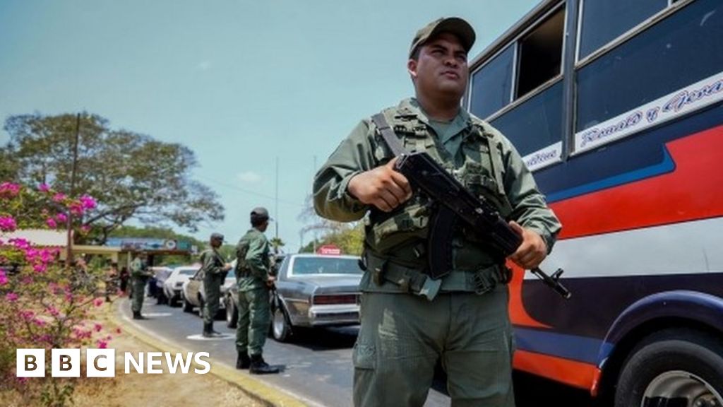 Colombia: 'Crime drops' after Venezuela border operation - BBC News