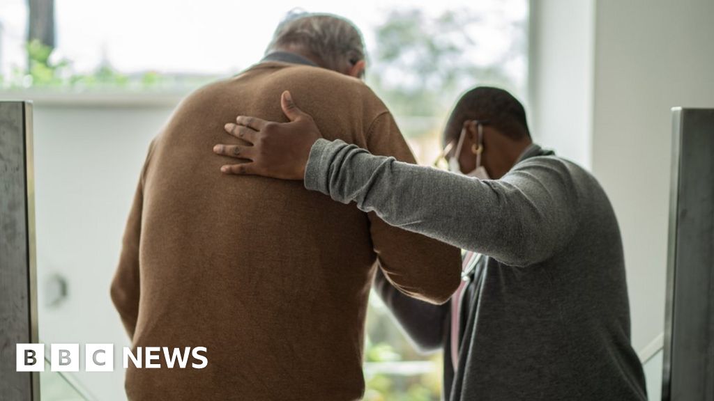 South Yorkshire: Health report on life expectancy gap - BBC News