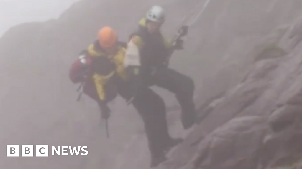 Climber tells of surviving major rockfall in Cairngorms - BBC News