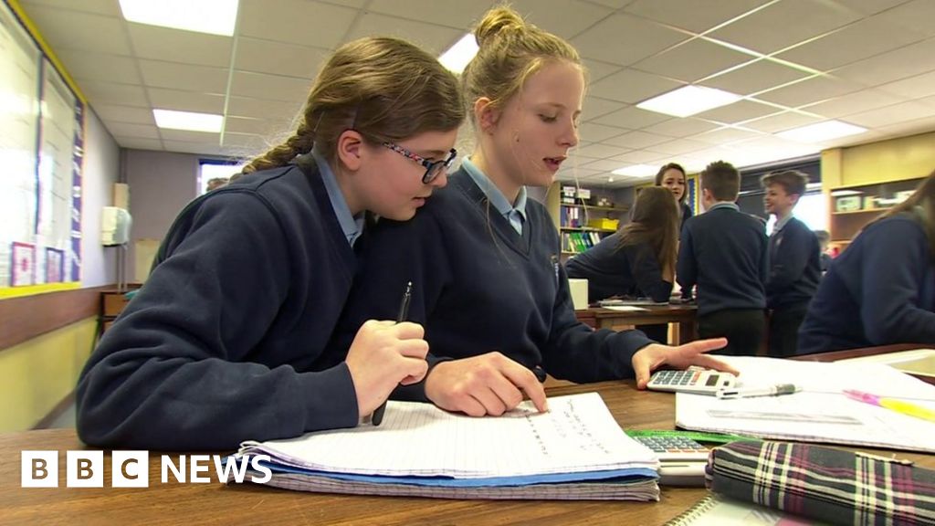 School cutbacks put 'education system at risk' - BBC News