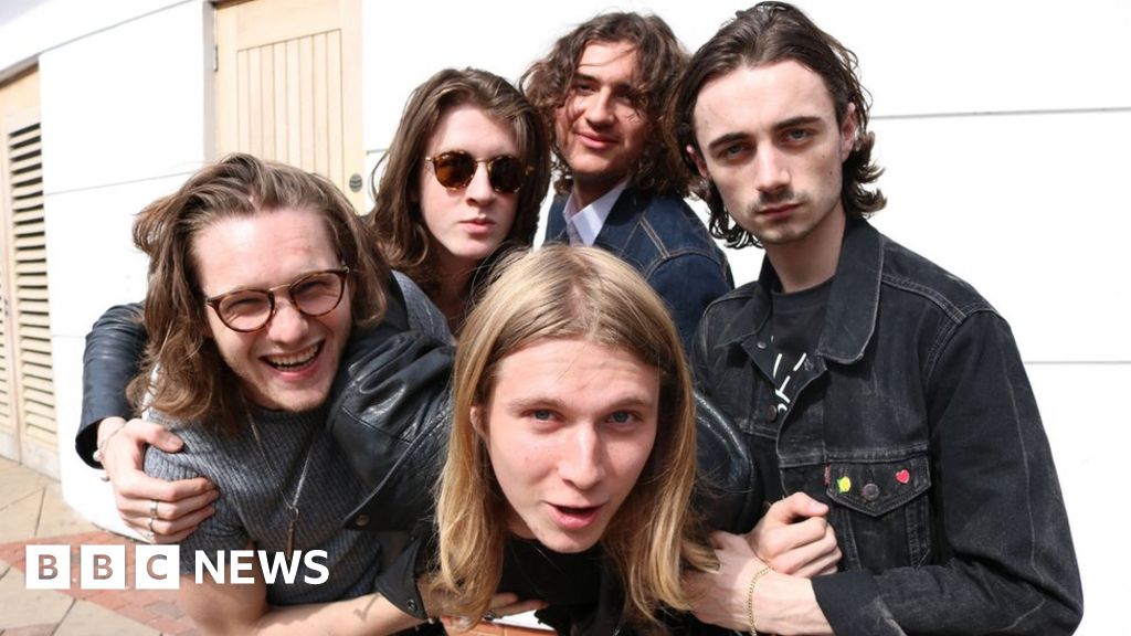 Blossoms fend off ELO and Drake to keep UK album chart crown - BBC News