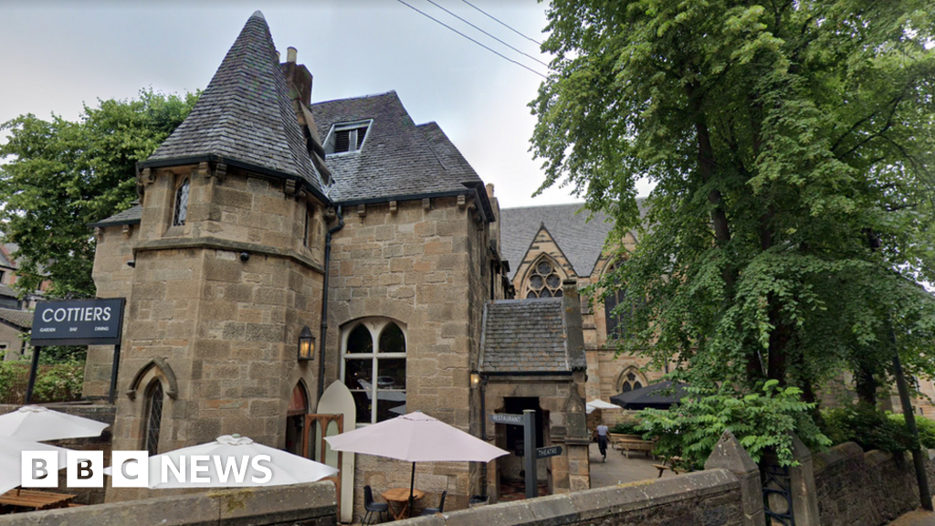 Mice infestation shuts Glasgow bar Cottiers - BBC News