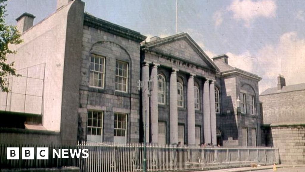 Three Cork men charged with IRA membership - BBC News