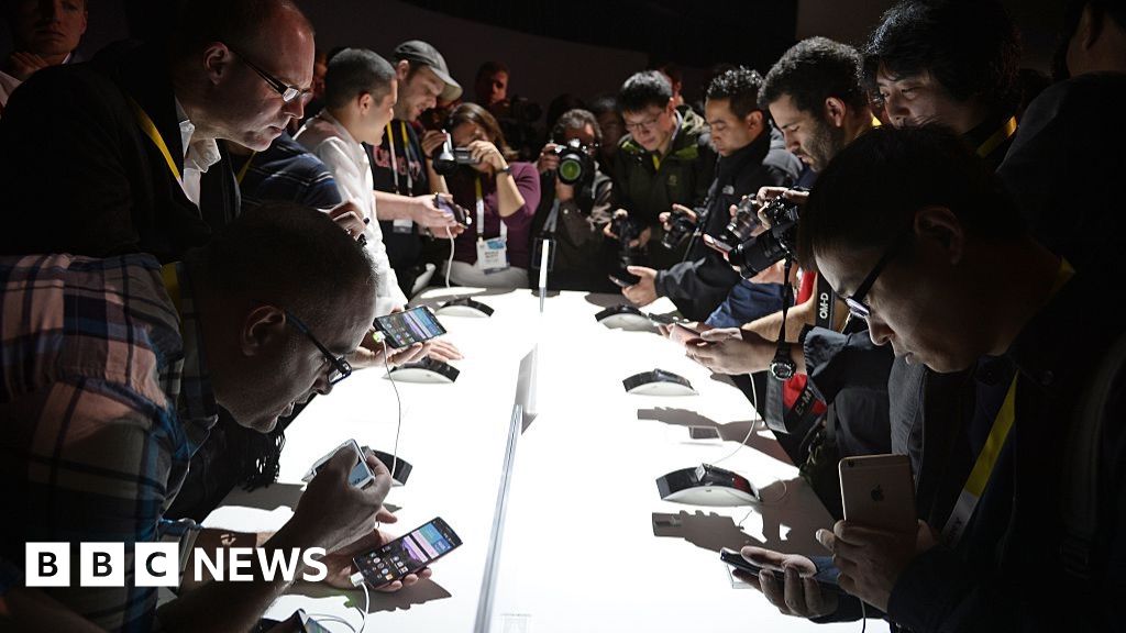 CES 2017: UK support to tech firms 'an embarrassment' - BBC News