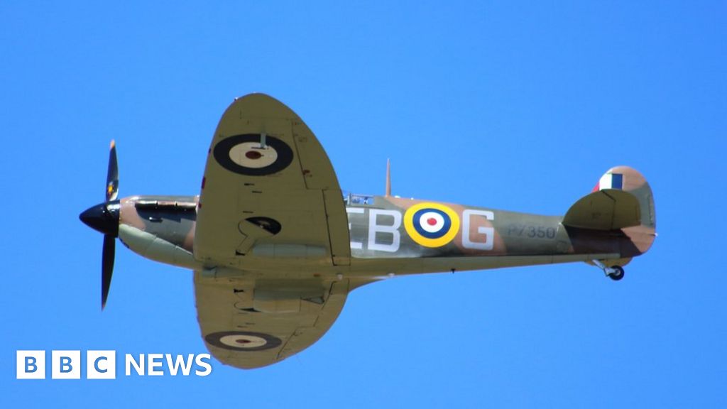 Southampton Spitfire Flight Shed demolition under way - BBC News