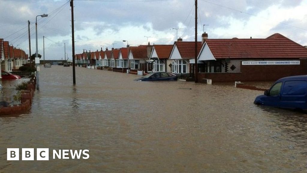 Rhyl flood risk reduced by back up sea defence