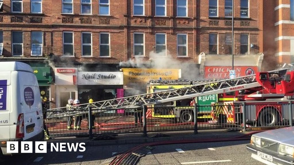 Finchley Road fire forces residents into temporary accommodation - BBC News