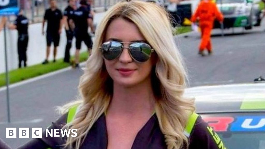 Laura Jones: The former grid girl who wants to be a racing driver - BBC ...