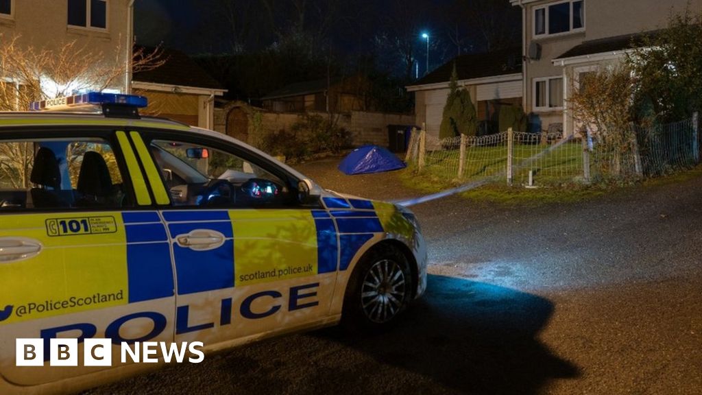 Police probe into man's unexplained death - BBC News