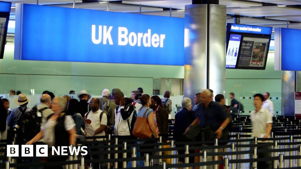 UK migration: Net migration from outside EU hits 'highest level' - BBC News