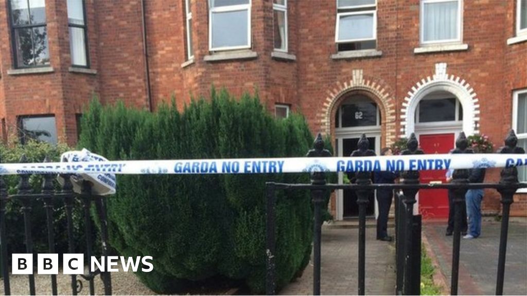 Dublin death: Police seek man seen leaving area where body found - BBC News